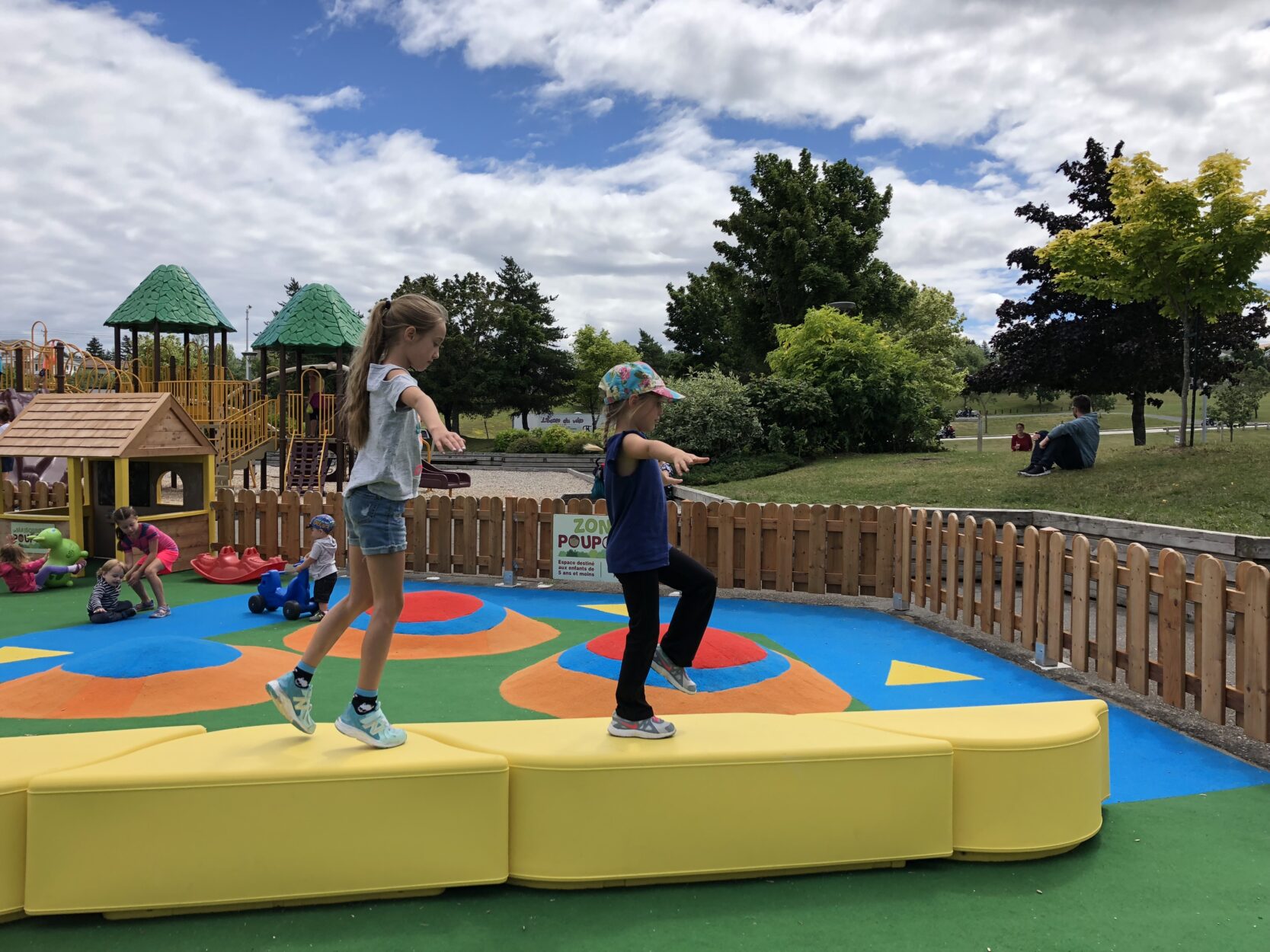 What is an exploded playground? | Atmosphäre
